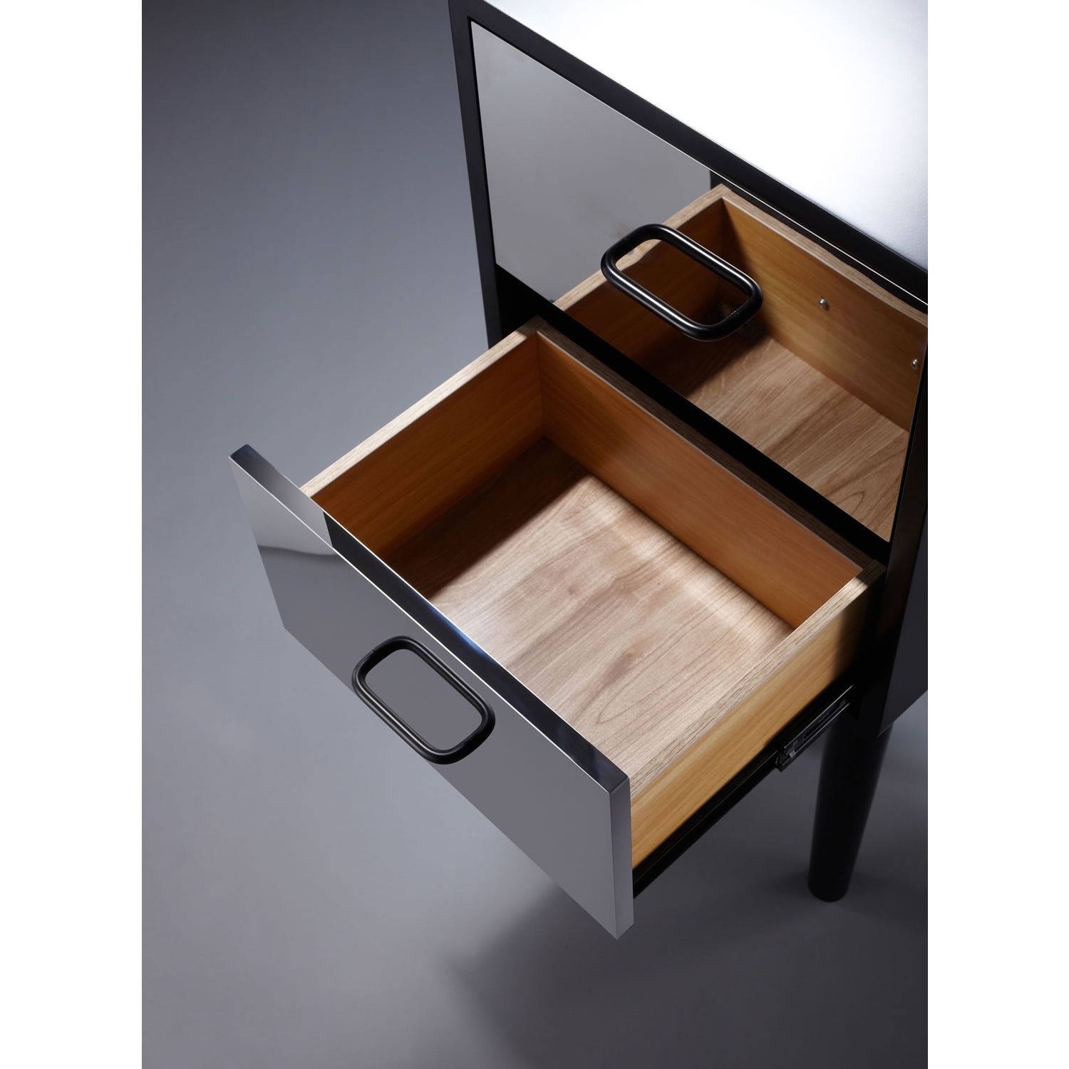 "FELIX" Side Station in Black & White